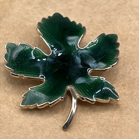Vintage | Jewelry | Vintage Enamel Maple Leaf Brooch | Poshmark